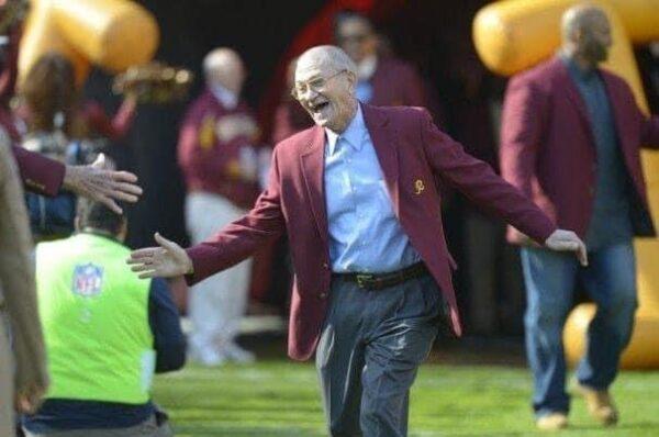 Ashburn resident, former Redskins player Pat Fischer passes away