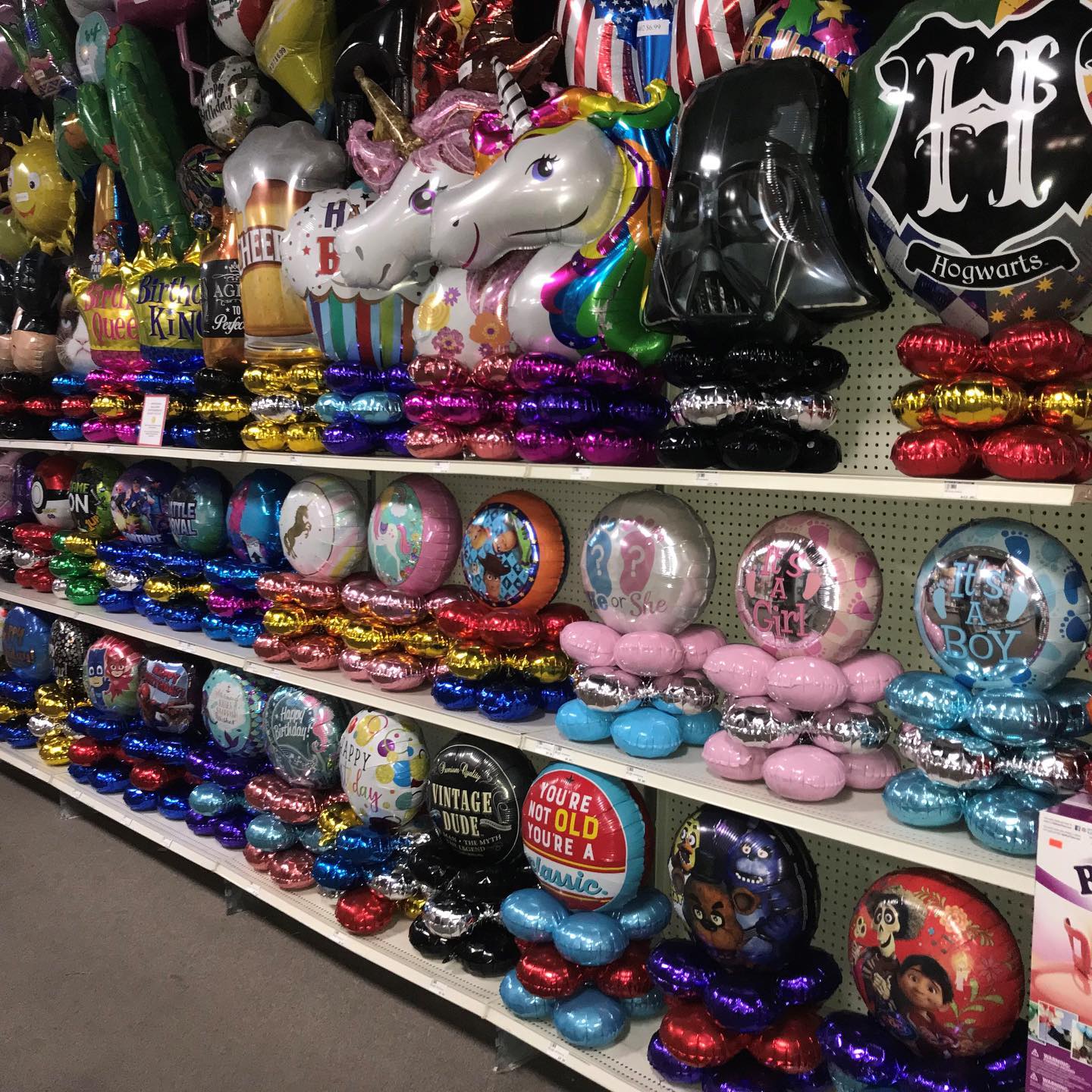 Leesburg loses a party store — and gains a party store