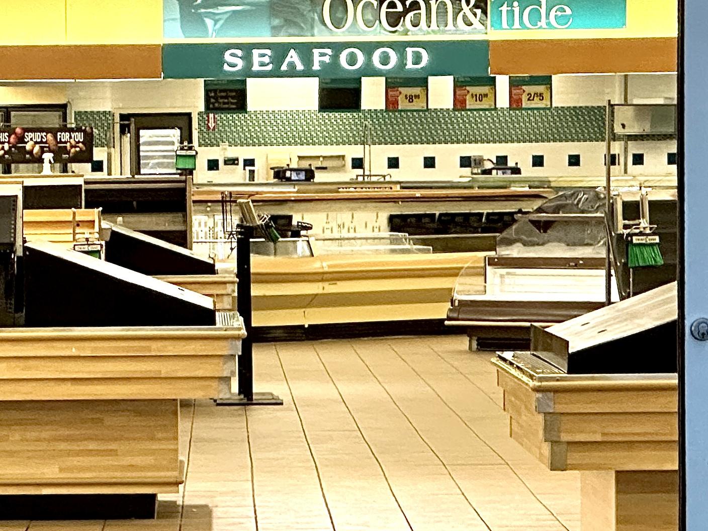 Giant grocery store in Ashburn closes its doors