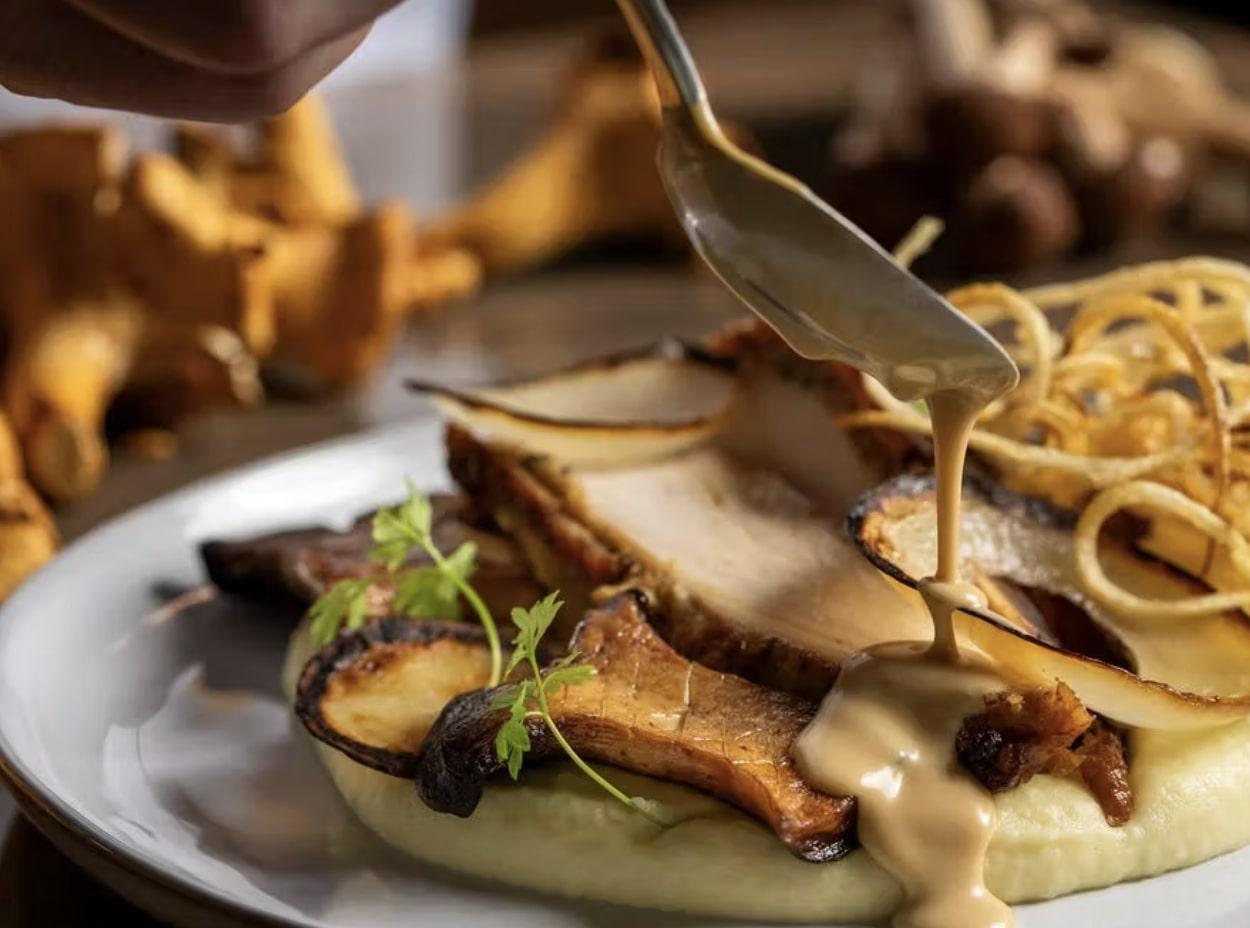 Elegant new restaurant, bar open in Reston’s JW Marriott hotel